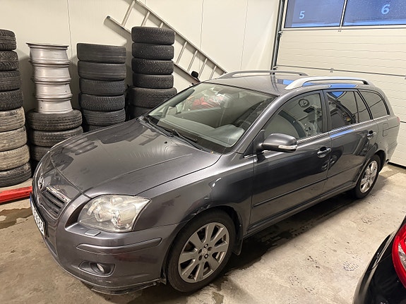 Bruktbil til salgs: Toyota Avensis - 2008 - Grå - 126 hk - Stasjonsvogn | FINN.no