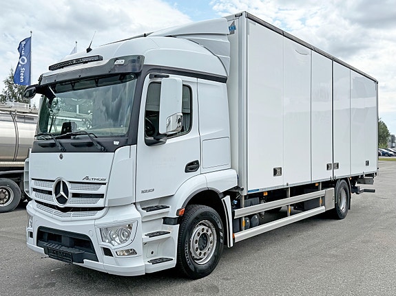 Til salgs: Mercedes-Benz Actros 1833L SKAB 19 paller med sideåpning og ...