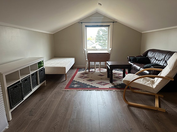 Hybler for to personer m/ felles stue, kjøkken, bad, nær Ringerike ...