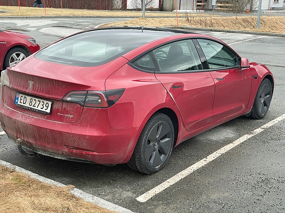 Bruktbil til salgs: Tesla Model 3 - 2022 - Rød - 498 hk - Sedan | FINN.no