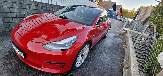 Bruktbil til salgs: Tesla Model 3 - 2019 - Rød - 498 hk - Sedan | FINN.no