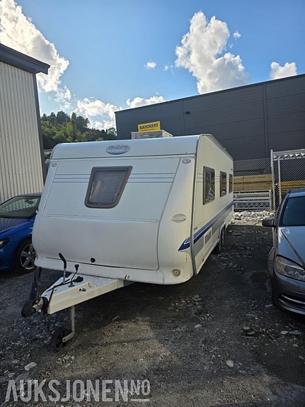 Campingvogn til salgs: Hobby 650 prestige - 2005 - Soveplasser 5 - Egenvekt 1 575 kg | FINN.no