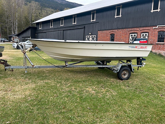 Til salgs: GH 11 med yamaha 9,9 . Har også en Yamaha 25 hk - 1985 | FINN.no