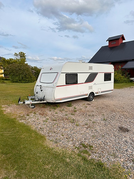 Campingvogn til salgs: Bürstner Premio Plus 510 - 2020 - Soveplasser 7 - Egenvekt 1 150 kg | FINN.no
