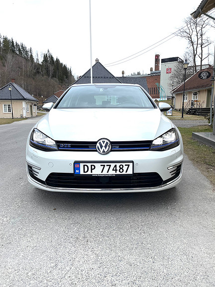 Bruktbil til salgs: Volkswagen Golf - 2016 - Hvit - Kombi 5-dørs | FINN.no