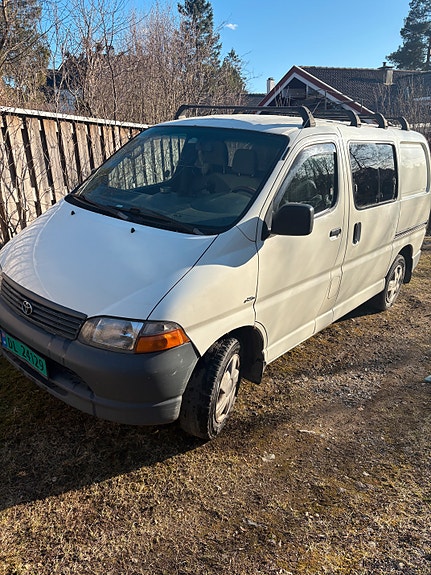 Bruktbil til salgs: Toyota HiAce - 2005 - Hvit - 102 hk - Kombi 5-dørs ...