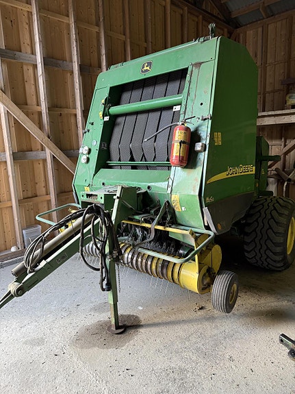 Til salgs: John Deere 582 presse - 2005 | FINN.no