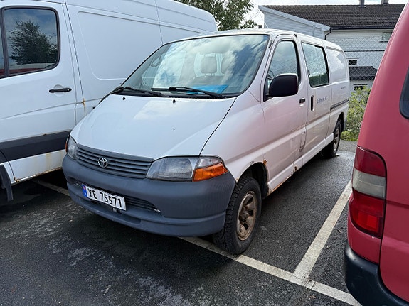 Auksjon: Toyota HiAce - 2003 - Hvit - Kasse | FINN.no