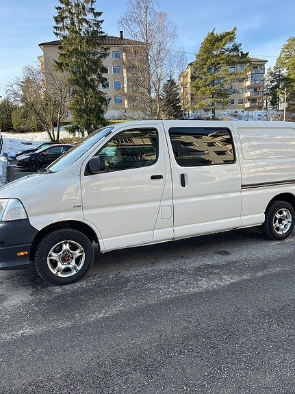 Bruktbil til salgs: Toyota HiAce - 2011 - Hvit - 117 hk - Kasse | FINN.no