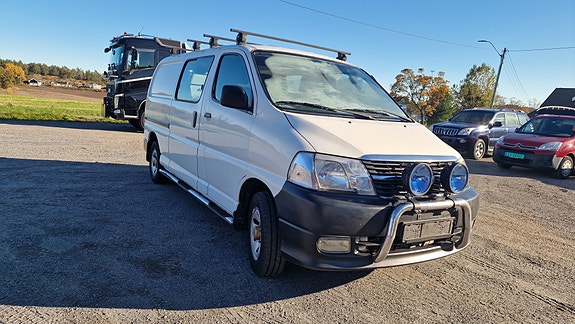 Bruktbil til salgs: Toyota HiAce - 2011 - Hvit - 117 hk - Kasse | FINN.no
